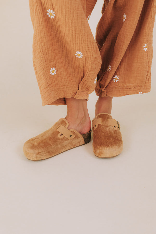 CHINESE LAUNDRY - Magnolias Corduroy Clog