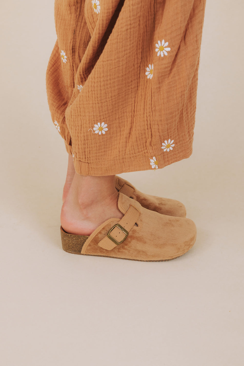 CHINESE LAUNDRY - Magnolias Corduroy Clog