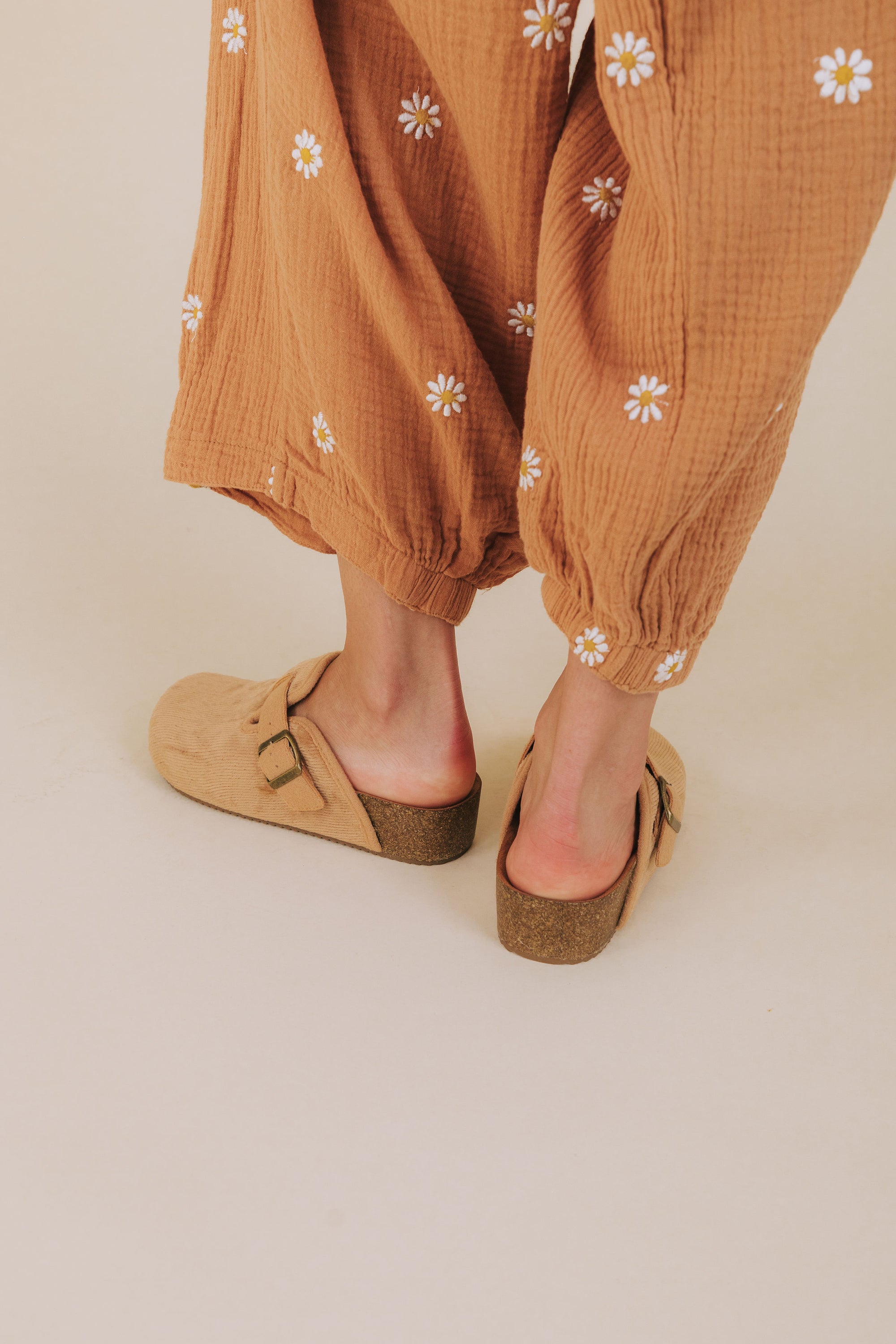 CHINESE LAUNDRY - Magnolias Corduroy Clog